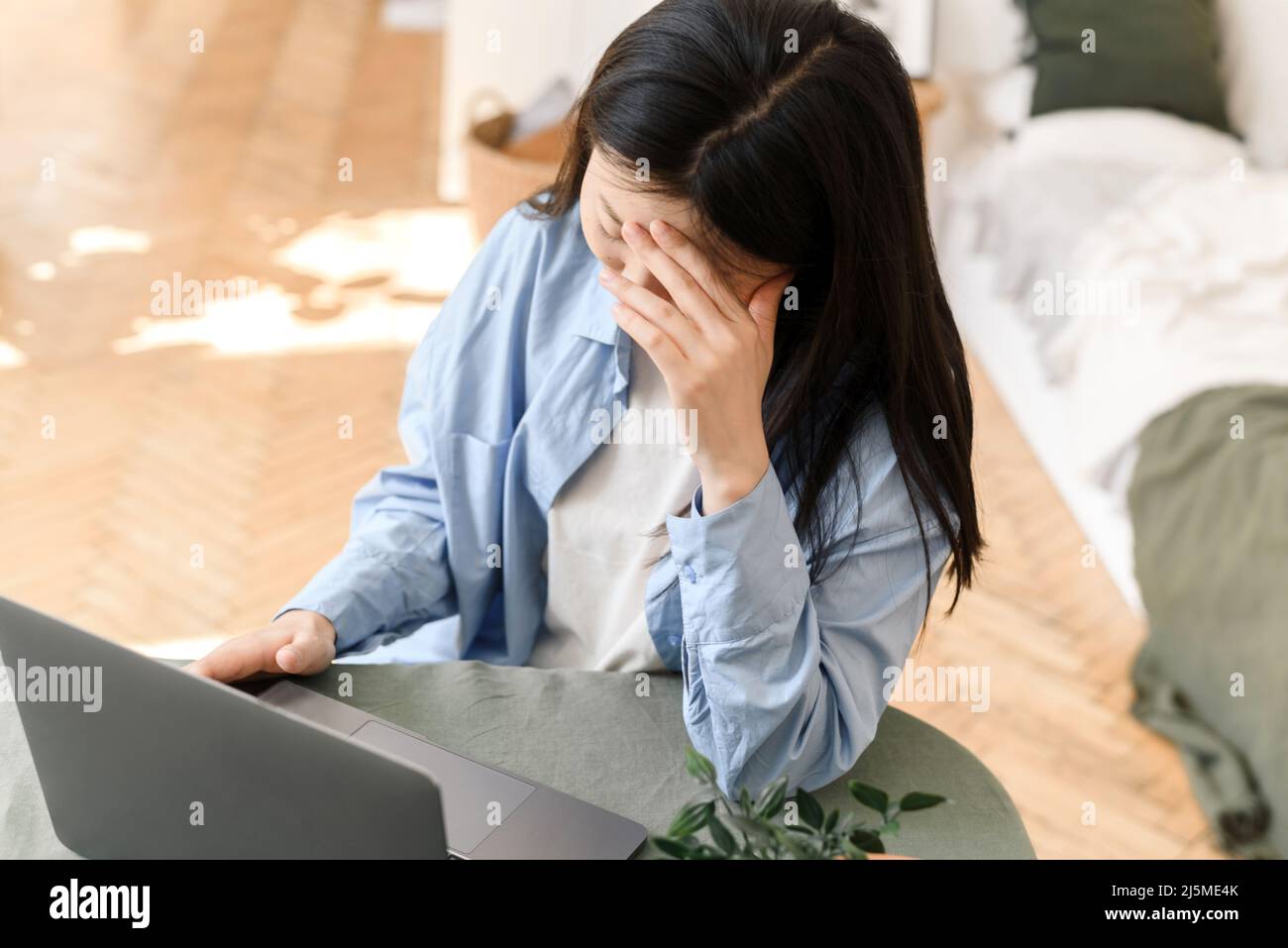 Business Korean woman is worried about failures, exhausted and tired ...