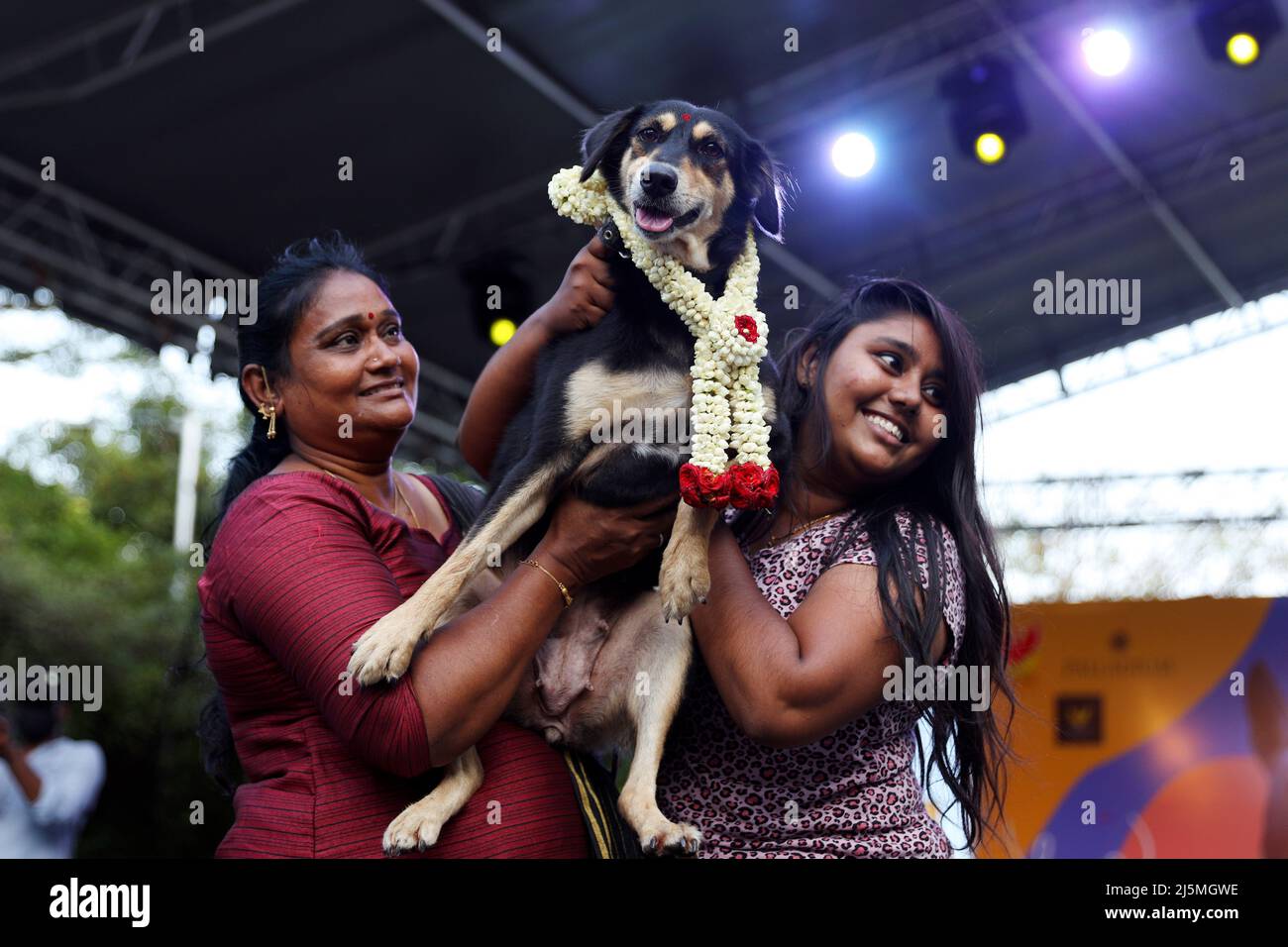 Chennai, Tamil Nadu, India. 24th Apr, 2022. People arrive with their ...