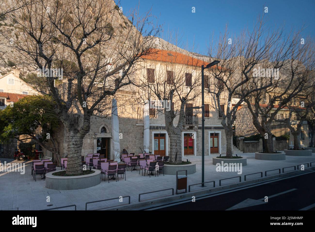 Omis cafe hi-res stock photography and images - Alamy