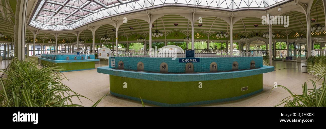 Vue panoramique du hall des sources Stock Photo - Alamy
