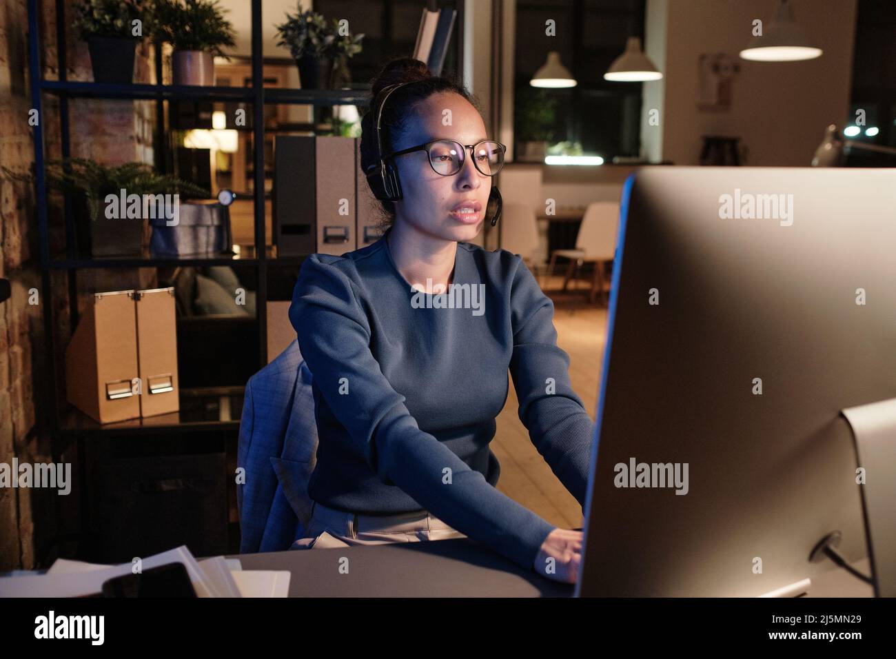 Women headset typing hi-res stock photography and images - Alamy