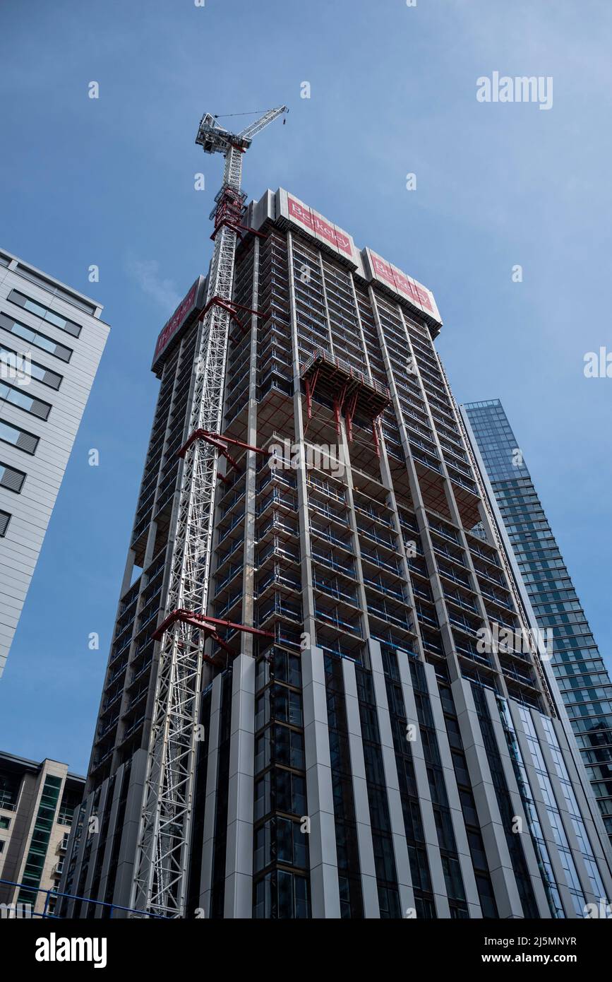 Tower crane attached to the tower block under construction. Building ...