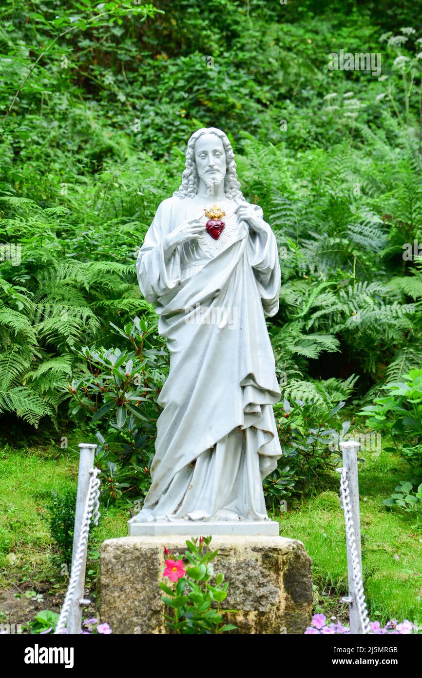 Statue of Jesus with a red heart Stock Photo - Alamy