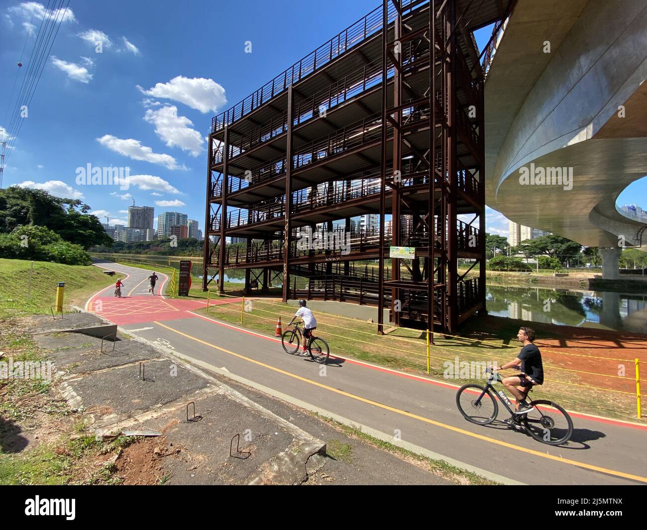 SP - Sao Paulo - 04/24/2022 - BRUNO COVAS LINEAR PARK - Bruno Covas ...