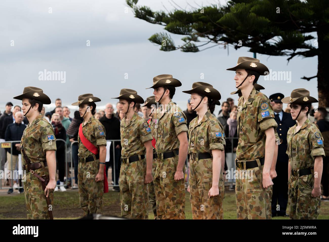 Sydney, Australia. 25th Apr, 2022. Catafalque party stands guard at the ...
