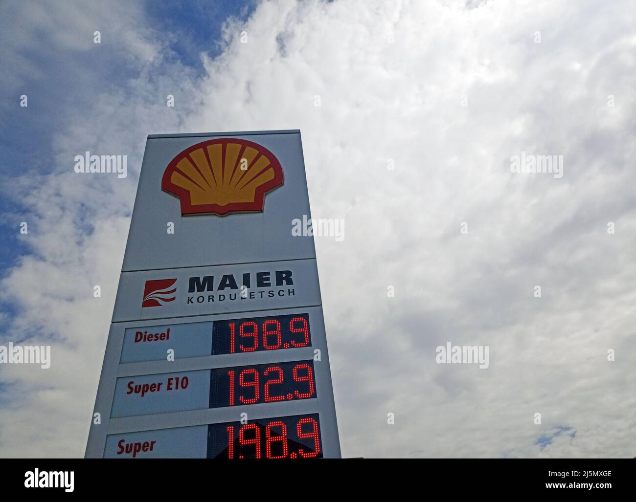 Dutch shell logo hi-res stock photography and images - Alamy