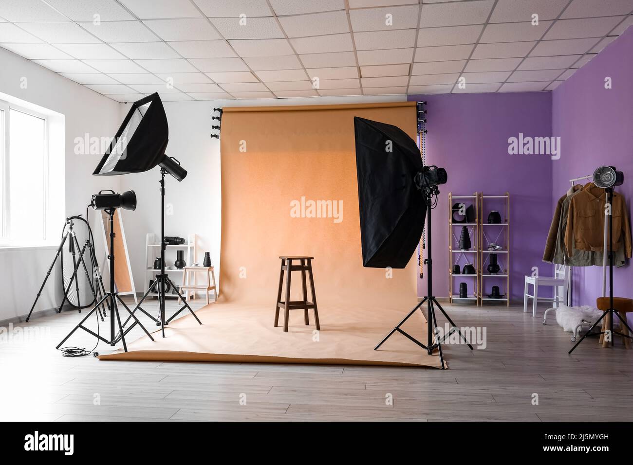 White cyclorama shoot hi-res stock photography and images - Alamy