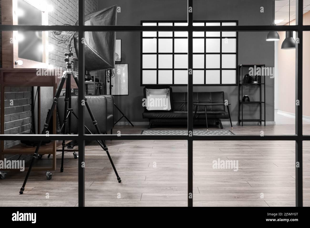 Studio with couch hi-res stock photography and images - Alamy