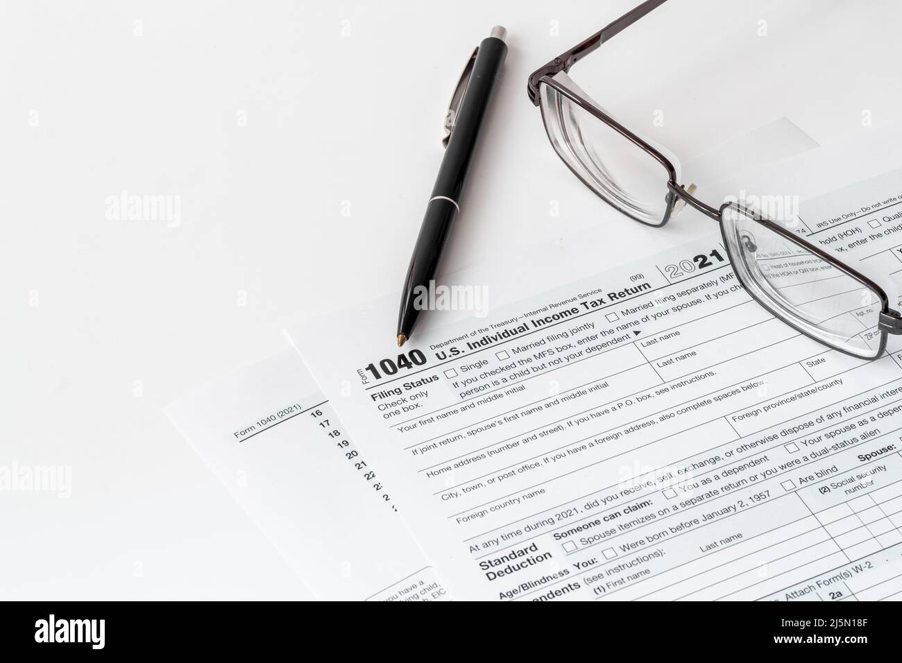Us tax form pen hi-res stock photography and images - Alamy