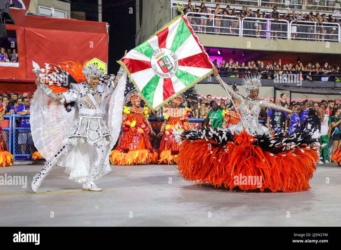 Rio De Janeiro, Brazil . 24th Apr, 2022. Members of Grande Rio samba ...