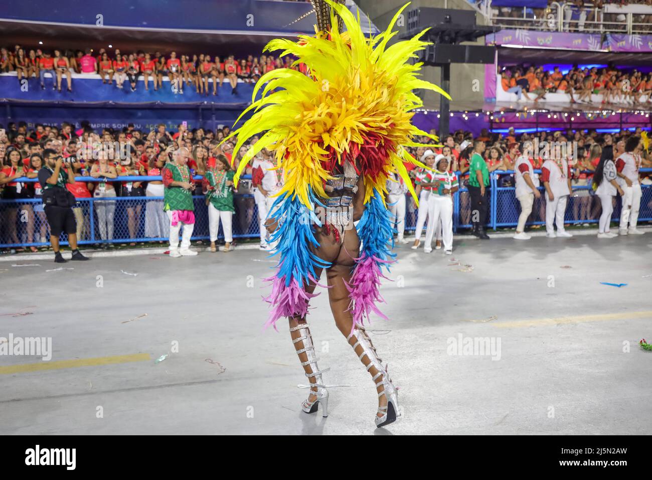 Rio De Janeiro, Brazil . 24th Apr, 2022. Members of Grande Rio samba ...