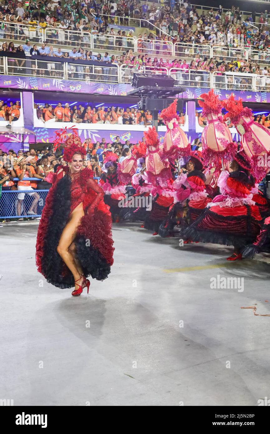 Rio De Janeiro, Brazil . 24th Apr, 2022. Members of Grande Rio samba ...