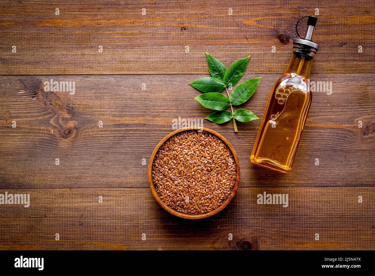 Sesame oil in bottle with ingredient - sesame seeds Stock Photo - Alamy