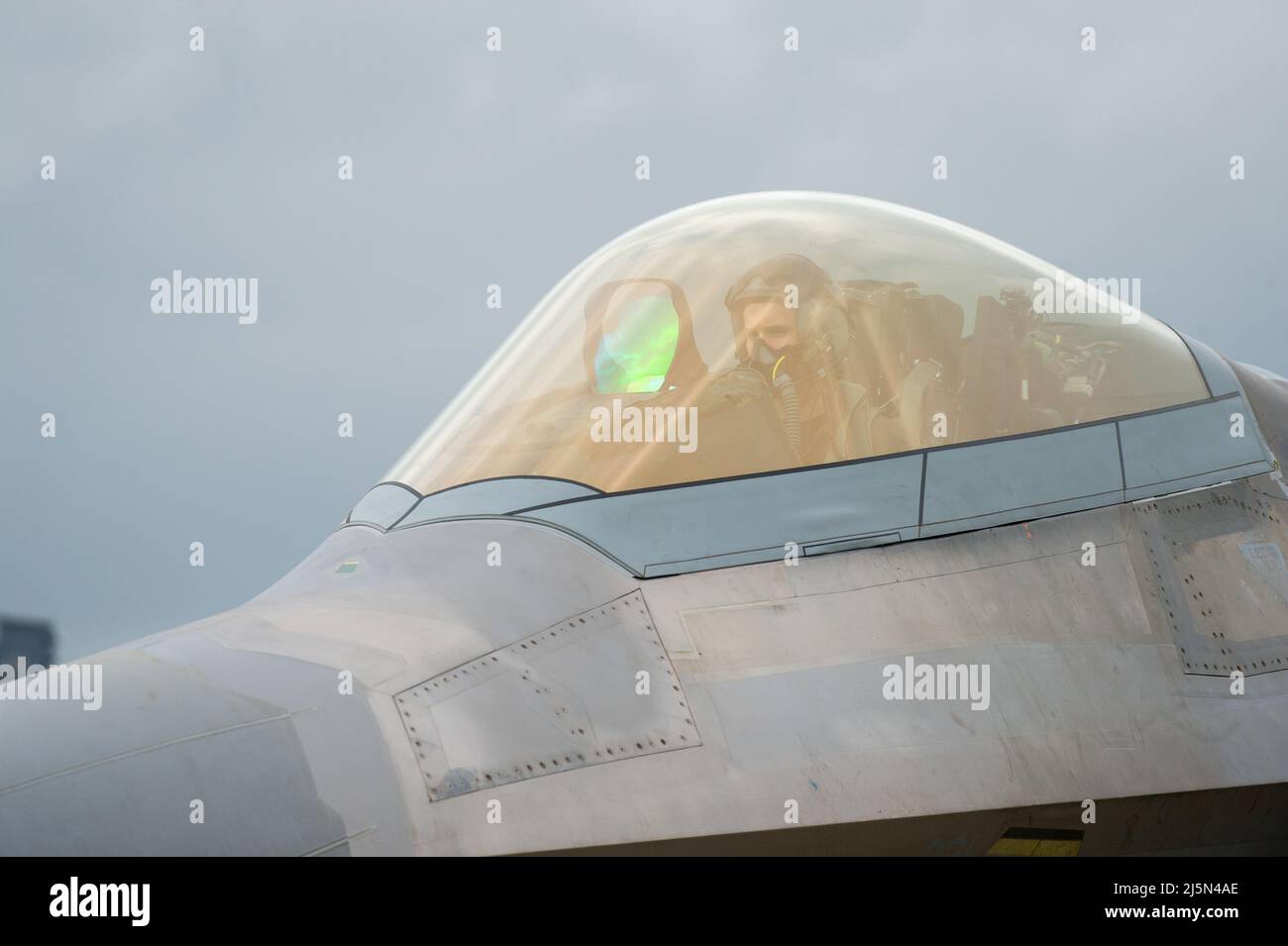 A U.S. Air Force F-22 Raptor prepares for a demo flight during The ...