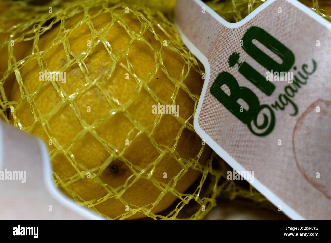 bio organic yellow lemons in a net fruit bag Stock Photo - Alamy