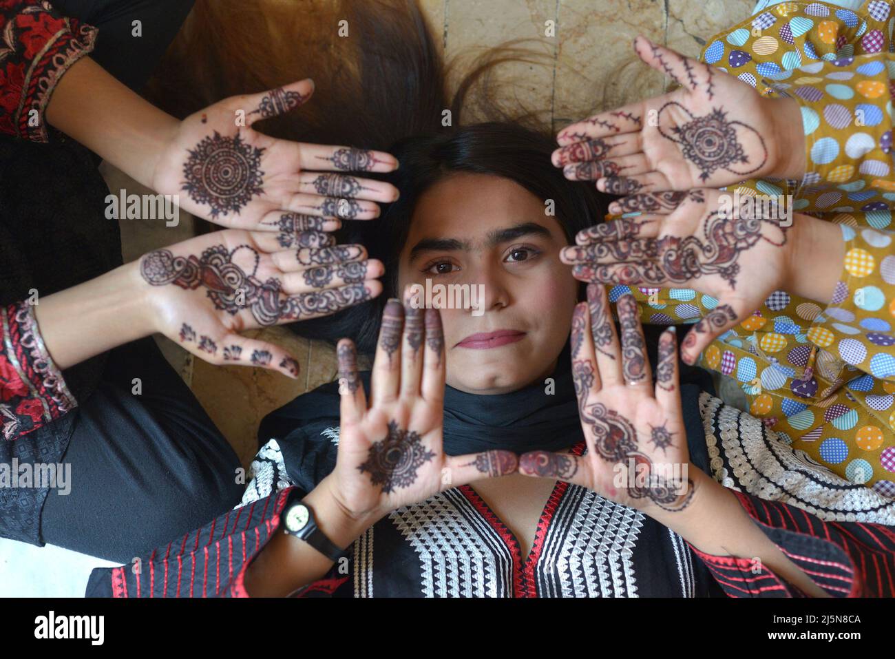 Lahore, Punjab, Pakistan. 24th Apr, 2022. Pakistani girls have henna ...