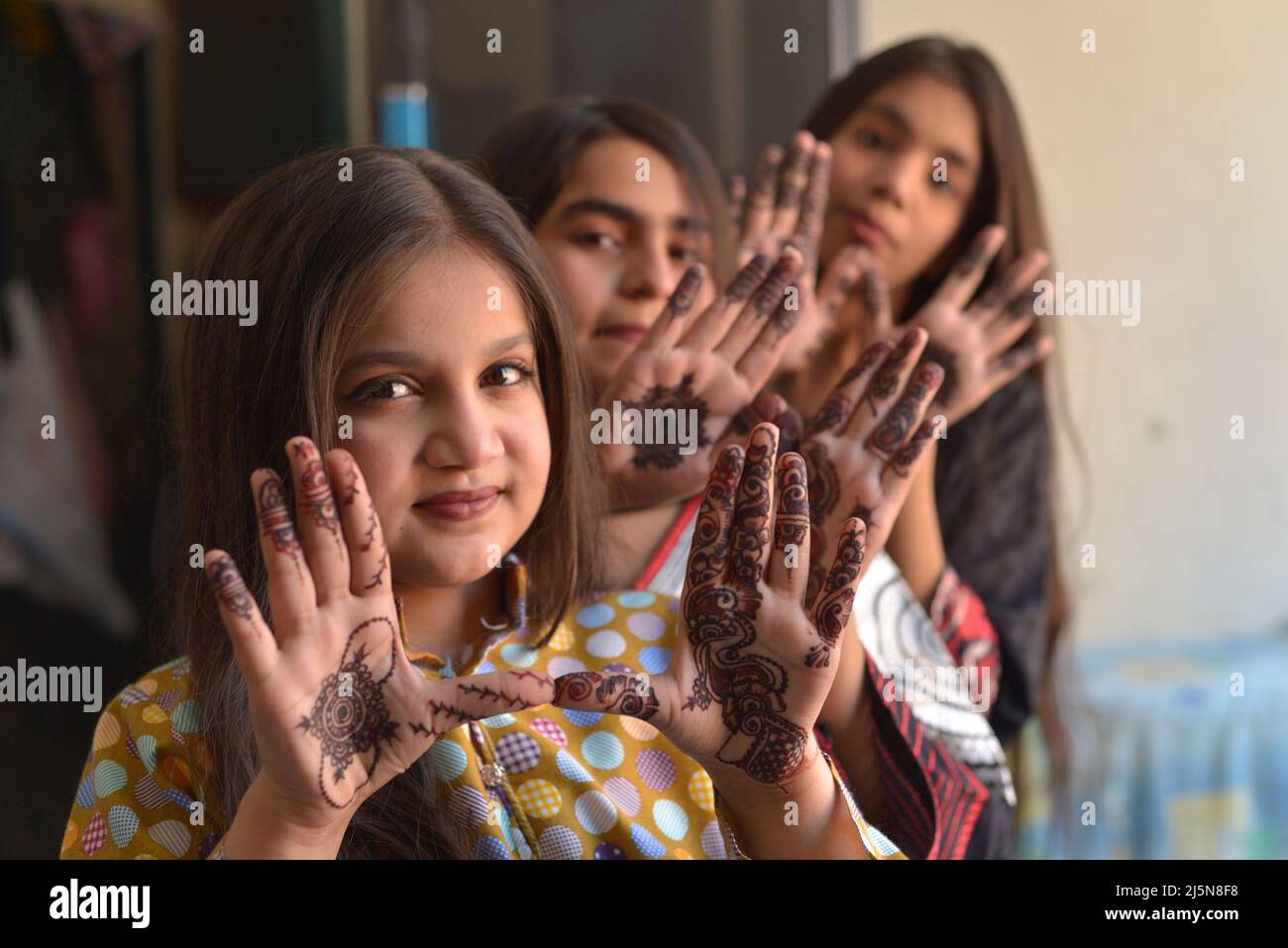 Lahore, Punjab, Pakistan. 24th Apr, 2022. Pakistani girls have henna ...