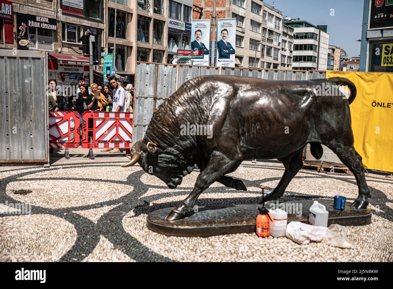Bull statue istanbul hi-res stock photography and images - Alamy