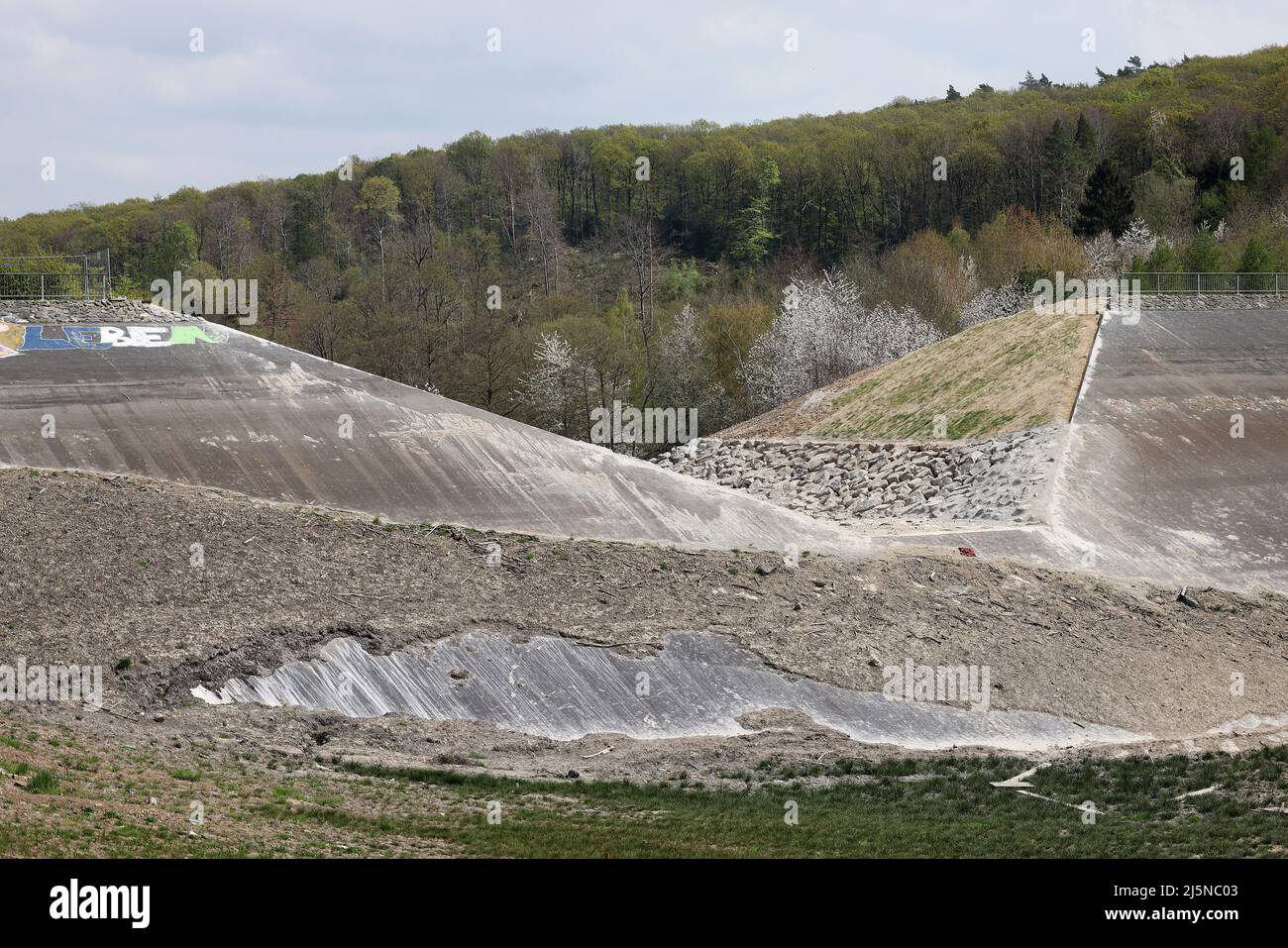 22 April 2022, North Rhine-Westphalia, Bad Münstereifel: A notch can be ...