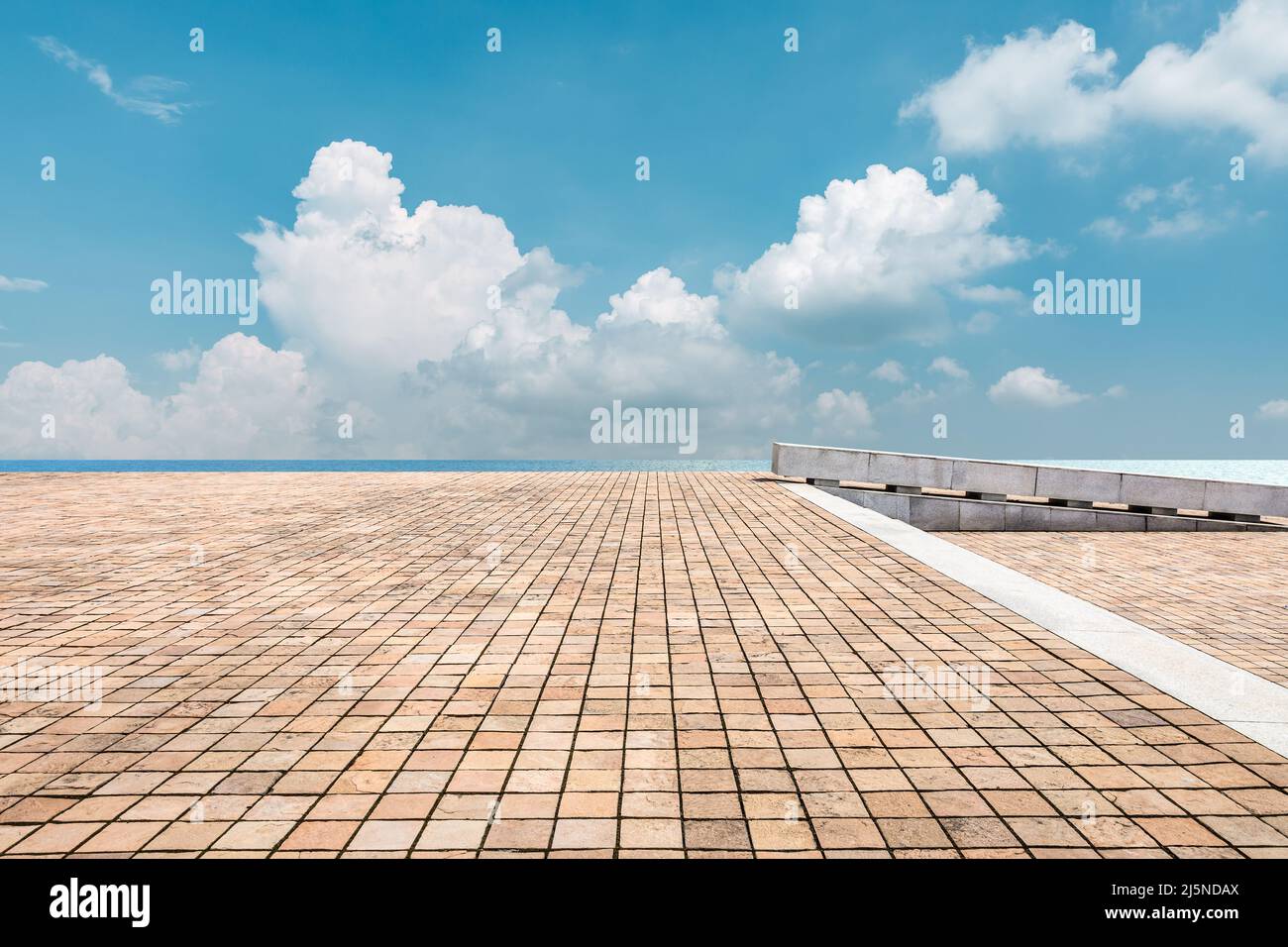 Empty square hi-res stock photography and images - Alamy