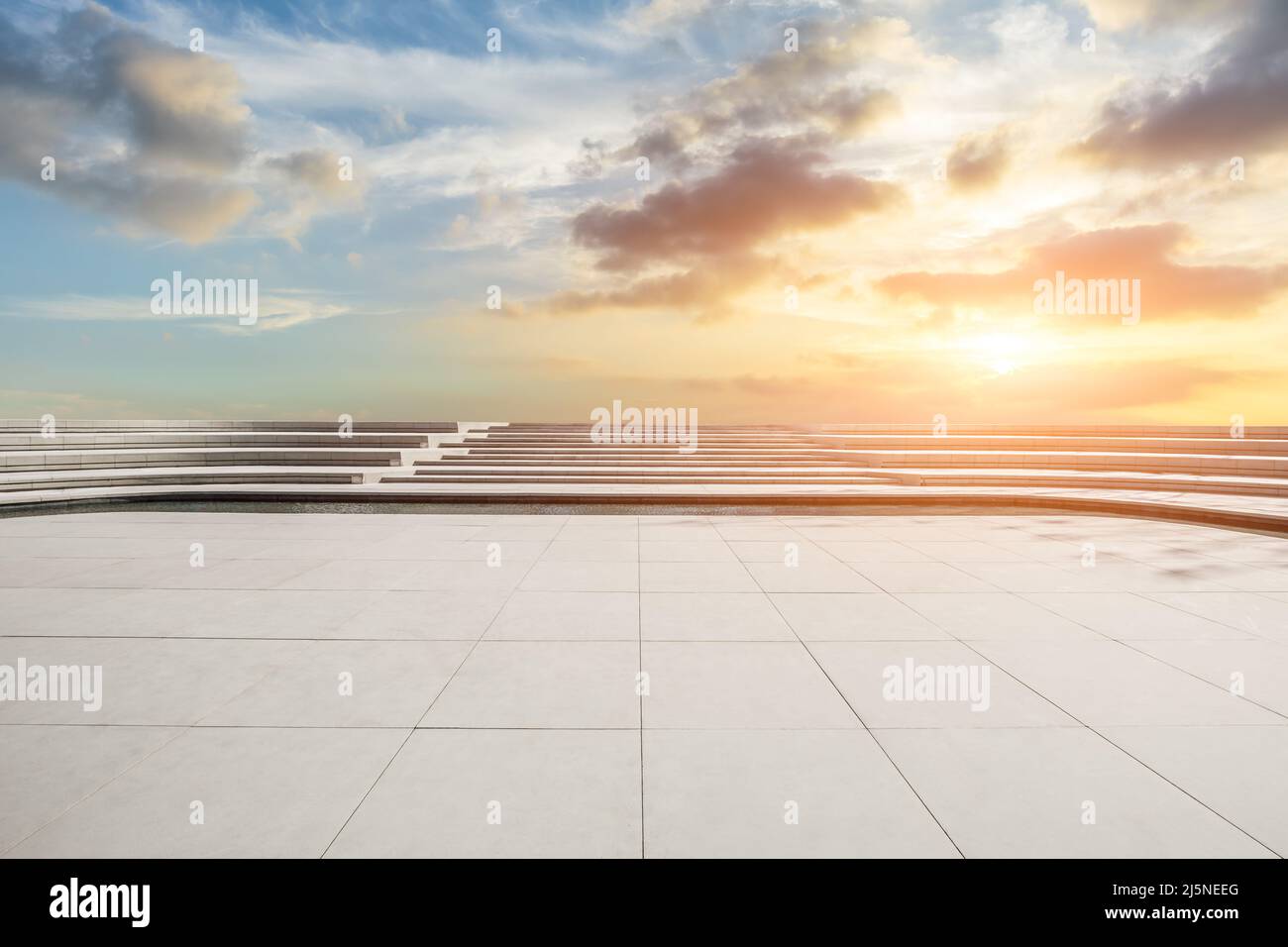 Background sky dusk city hi-res stock photography and images - Alamy