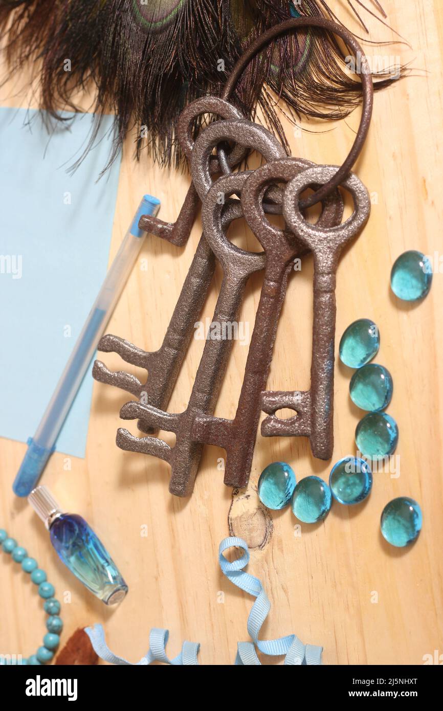 Antique Metal Skeleton Keys With Peacock Feathers Stock Photo - Alamy