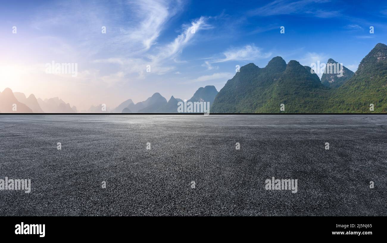 Road platform hi-res stock photography and images - Alamy