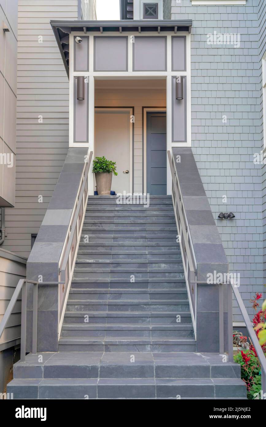 Two way staircase hi-res stock photography and images - Alamy