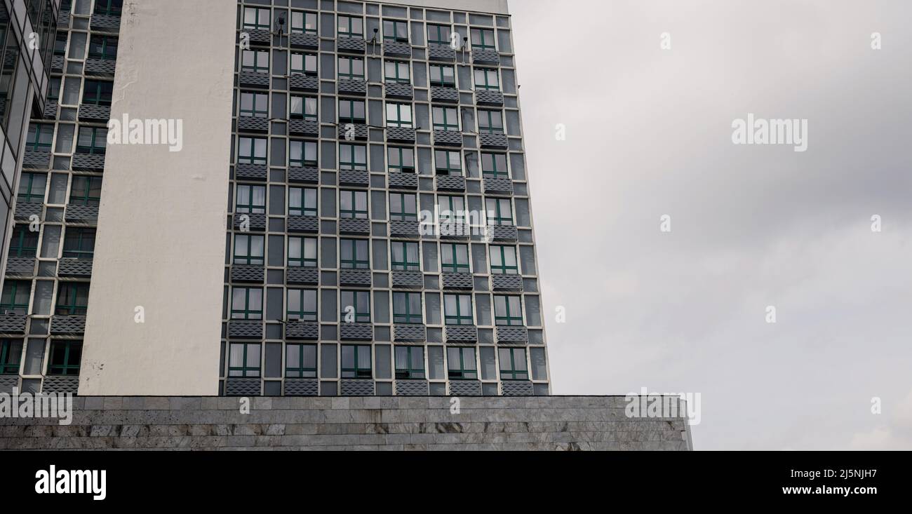 Multi windows many windows hi-res stock photography and images - Alamy