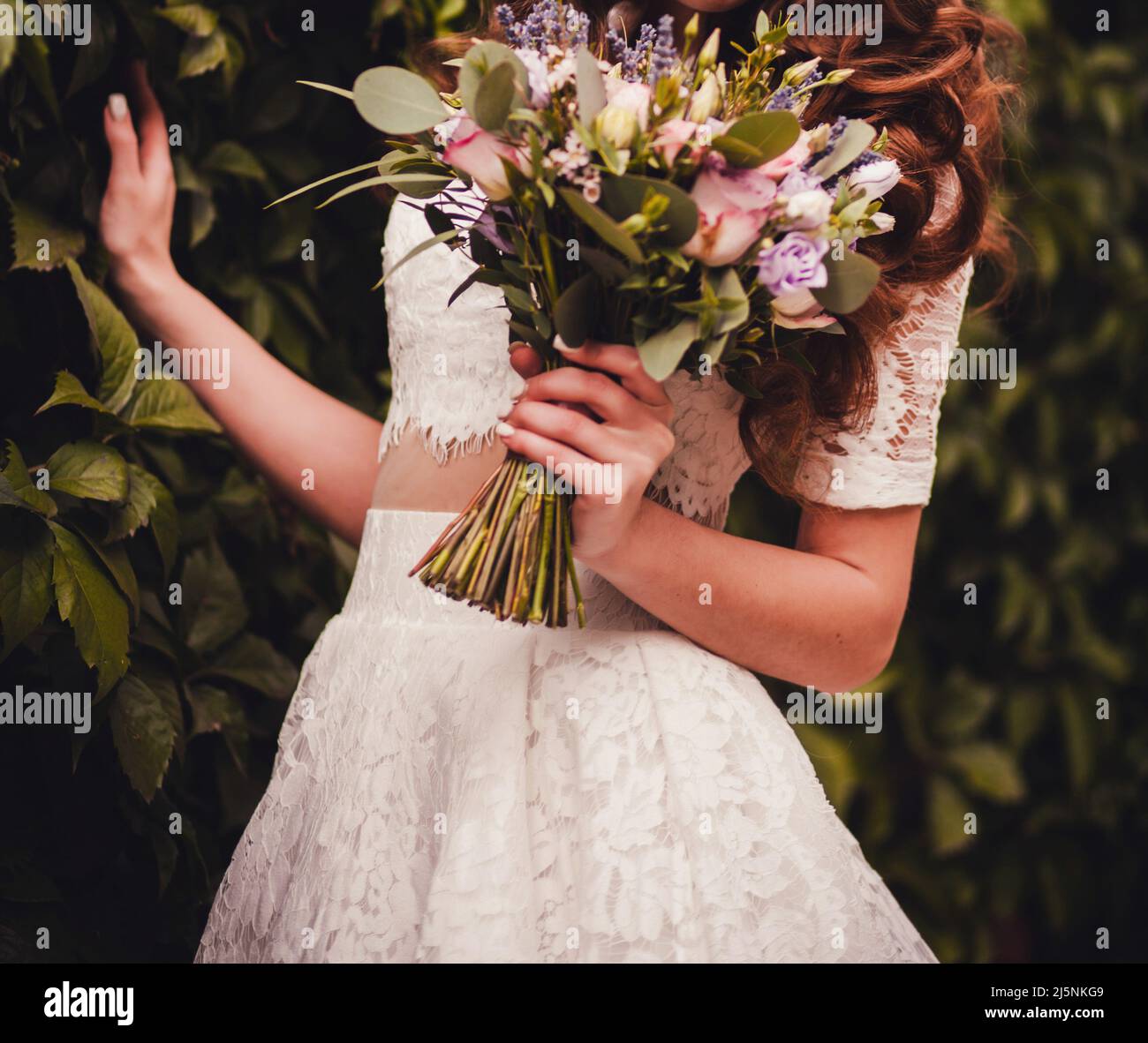 Beautiful brunette bride hi-res stock photography and images - Alamy