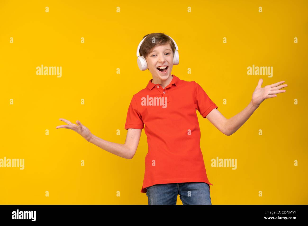 Teen boy tshirt and jeans hi-res stock photography and images - Alamy