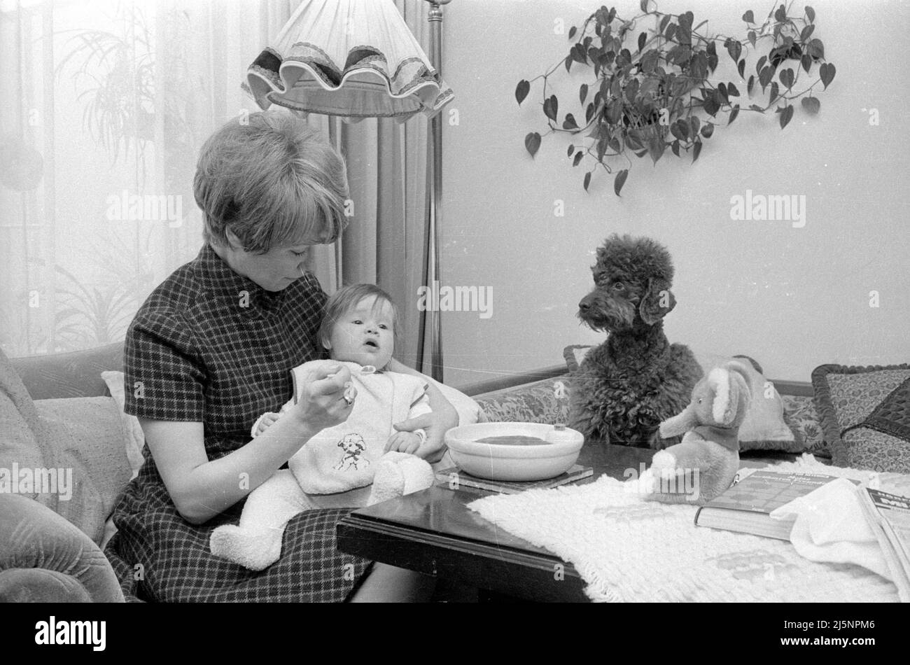 The actress Maria Sebaldt with her daughter. [automated translation ...