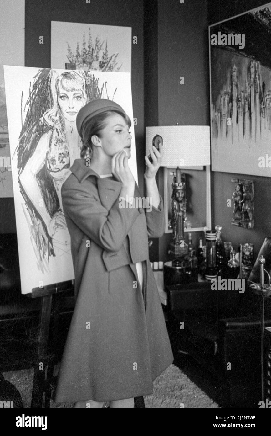 Maria Brockerhoff, actress and singer, with a celebrity painter in ...