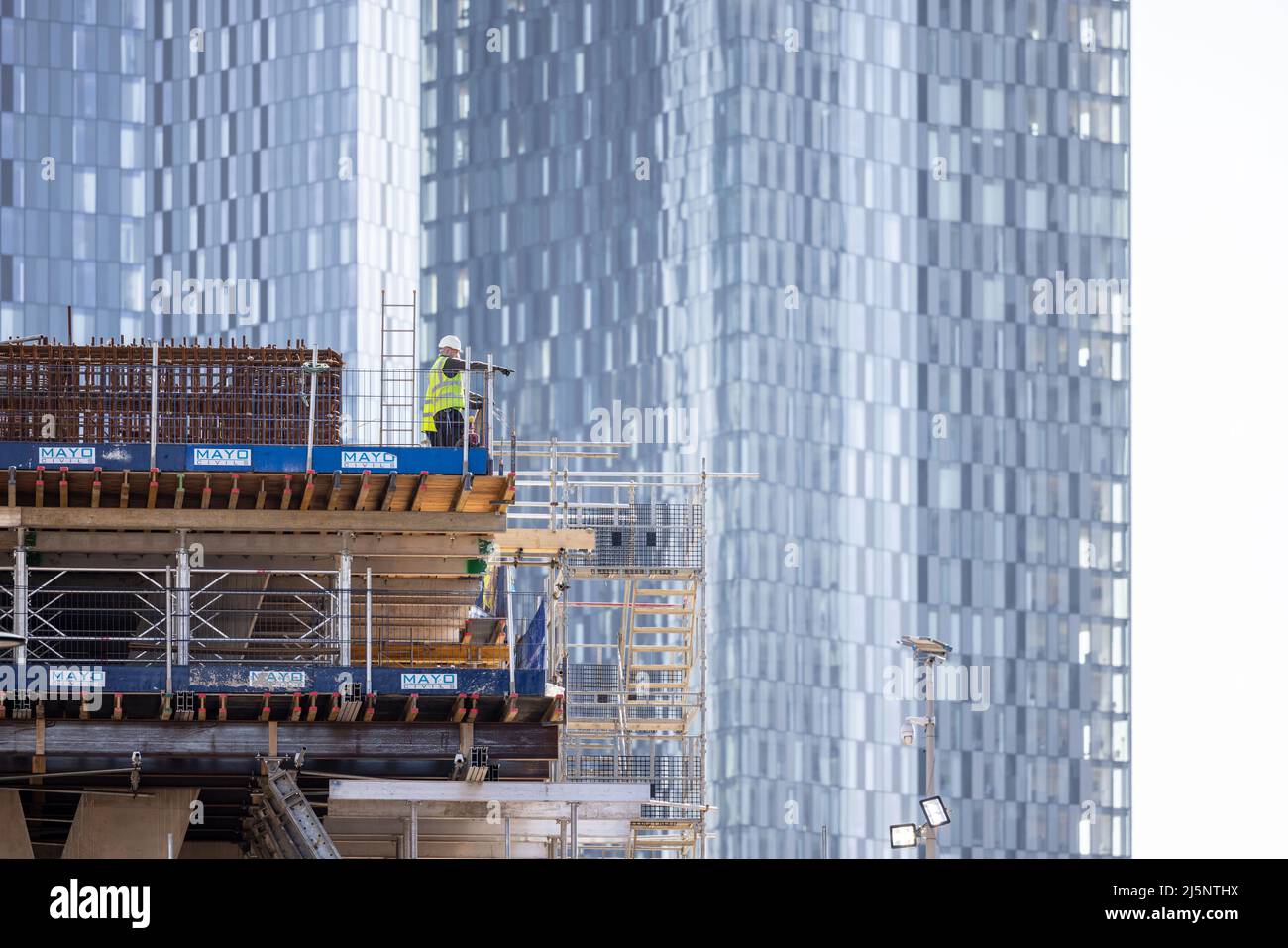 Construction workers in Manchester City centre. Deansgate Square in ...