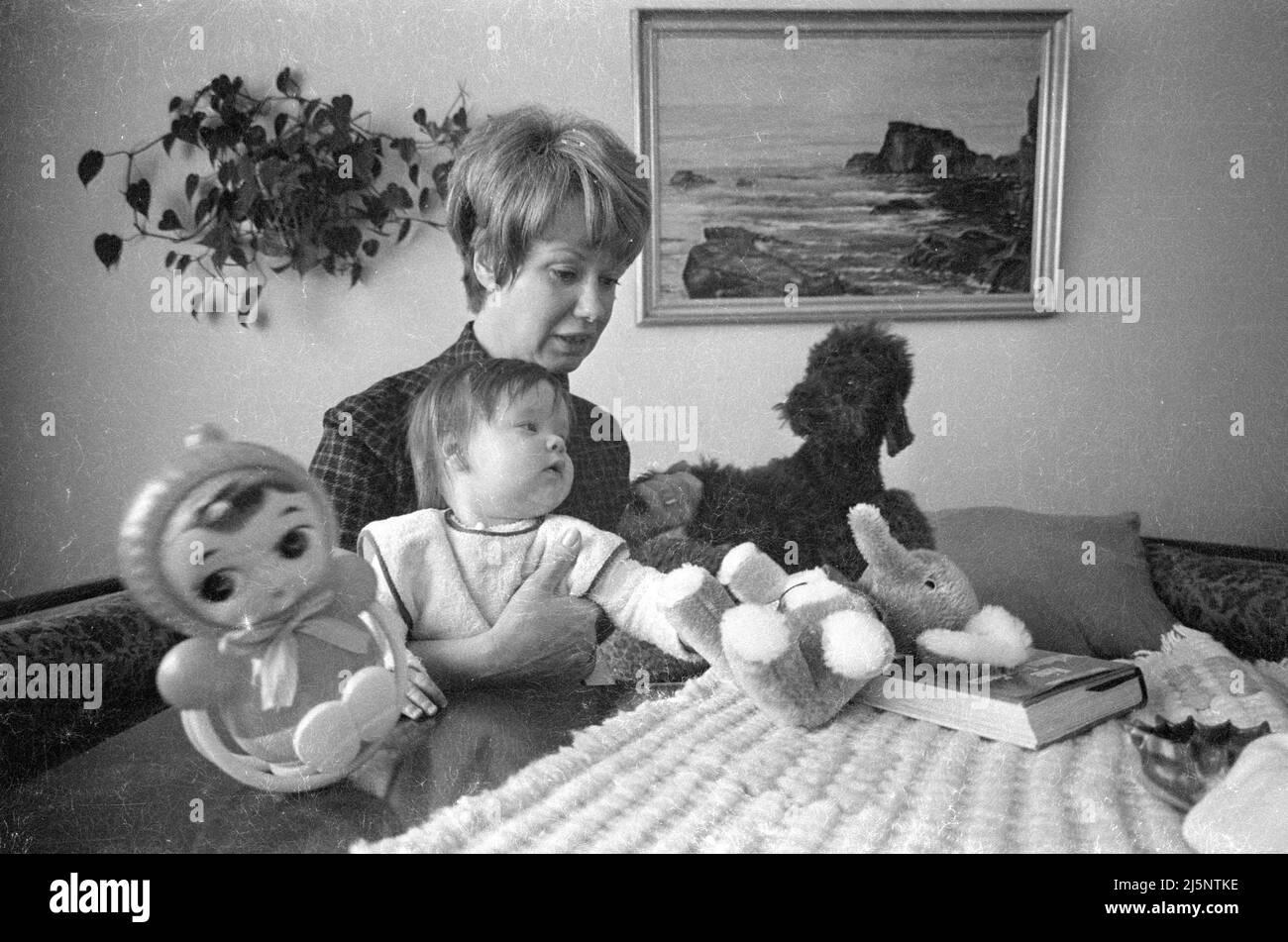 The actress Maria Sebaldt with her daughter. [automated translation ...