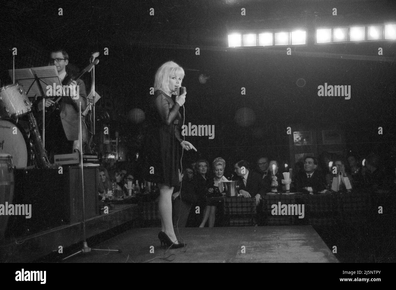 Maria Brockerhoff at a performance in Berlin. [automated translation ...