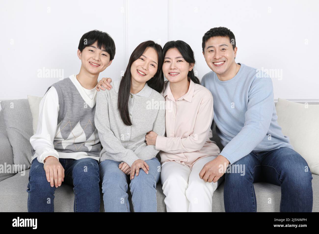 Asian Korean family Photo of a smiling family sitting side by side ...