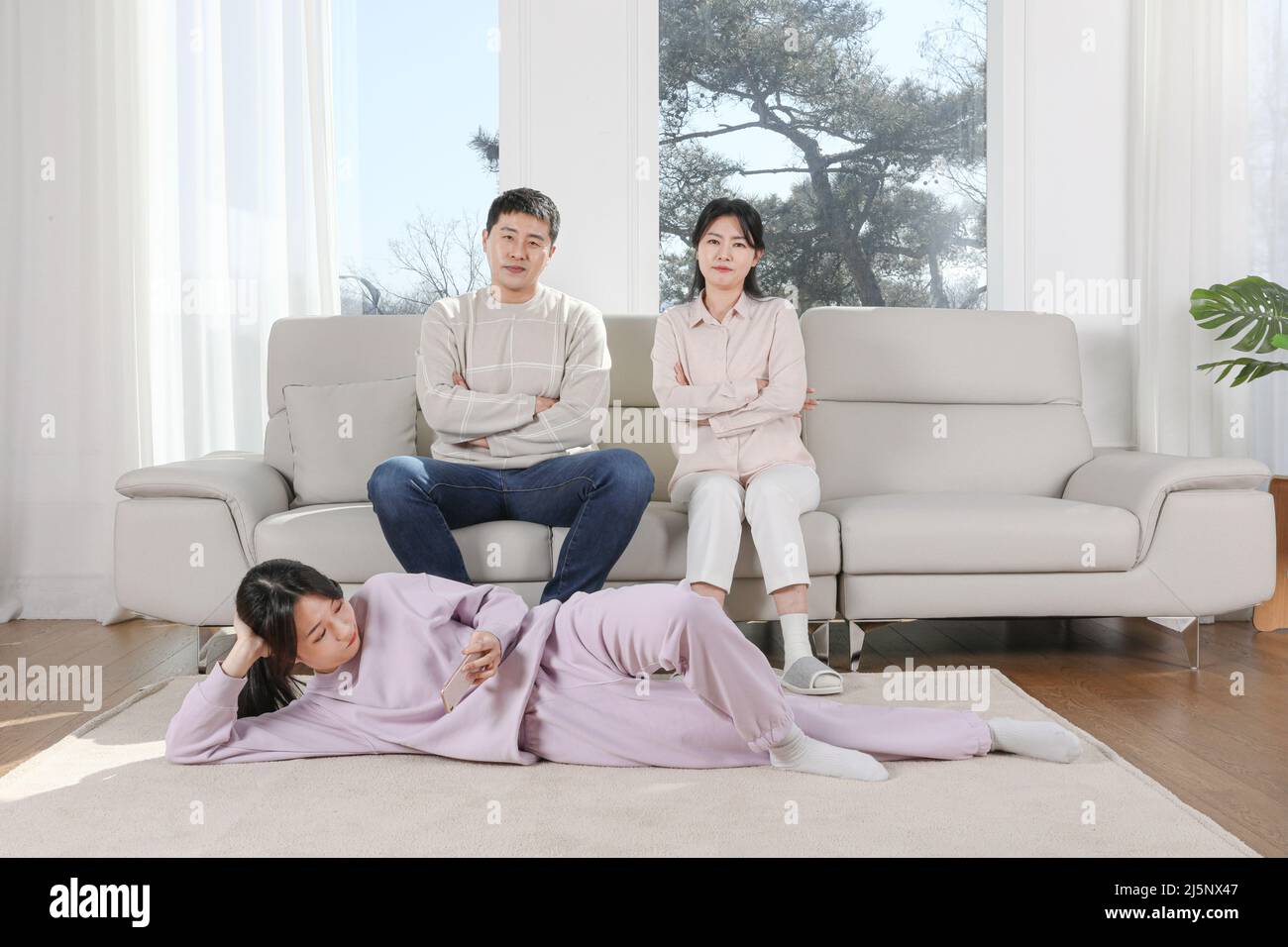 Asian Korean family Photo of parents who are dissatisfied with their ...