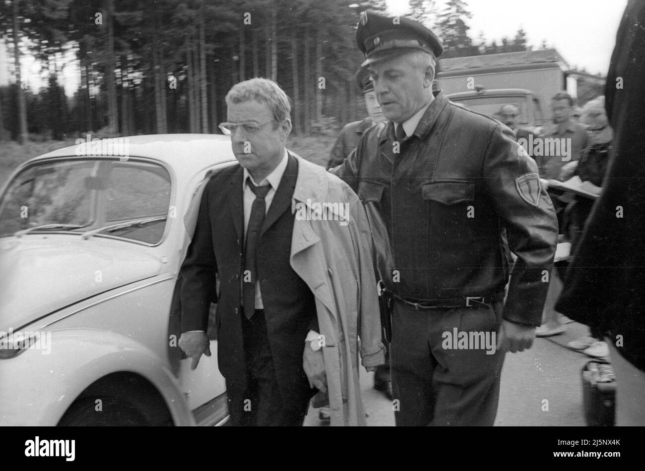 Heinz Rühmann during the shooting of the film "Die Ente klingelt um ...