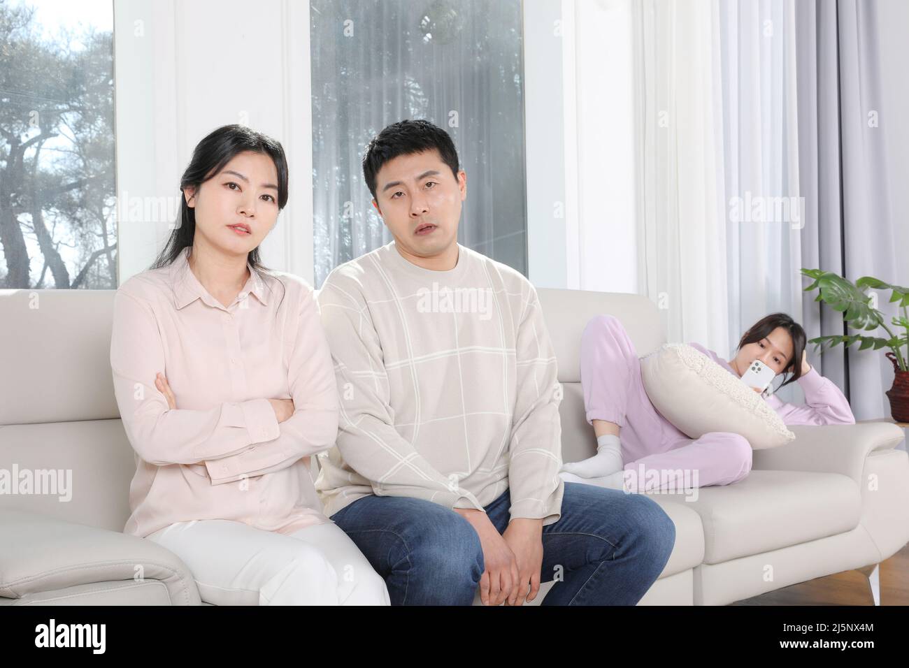 Asian Korean family Photo of parents who are dissatisfied with their ...