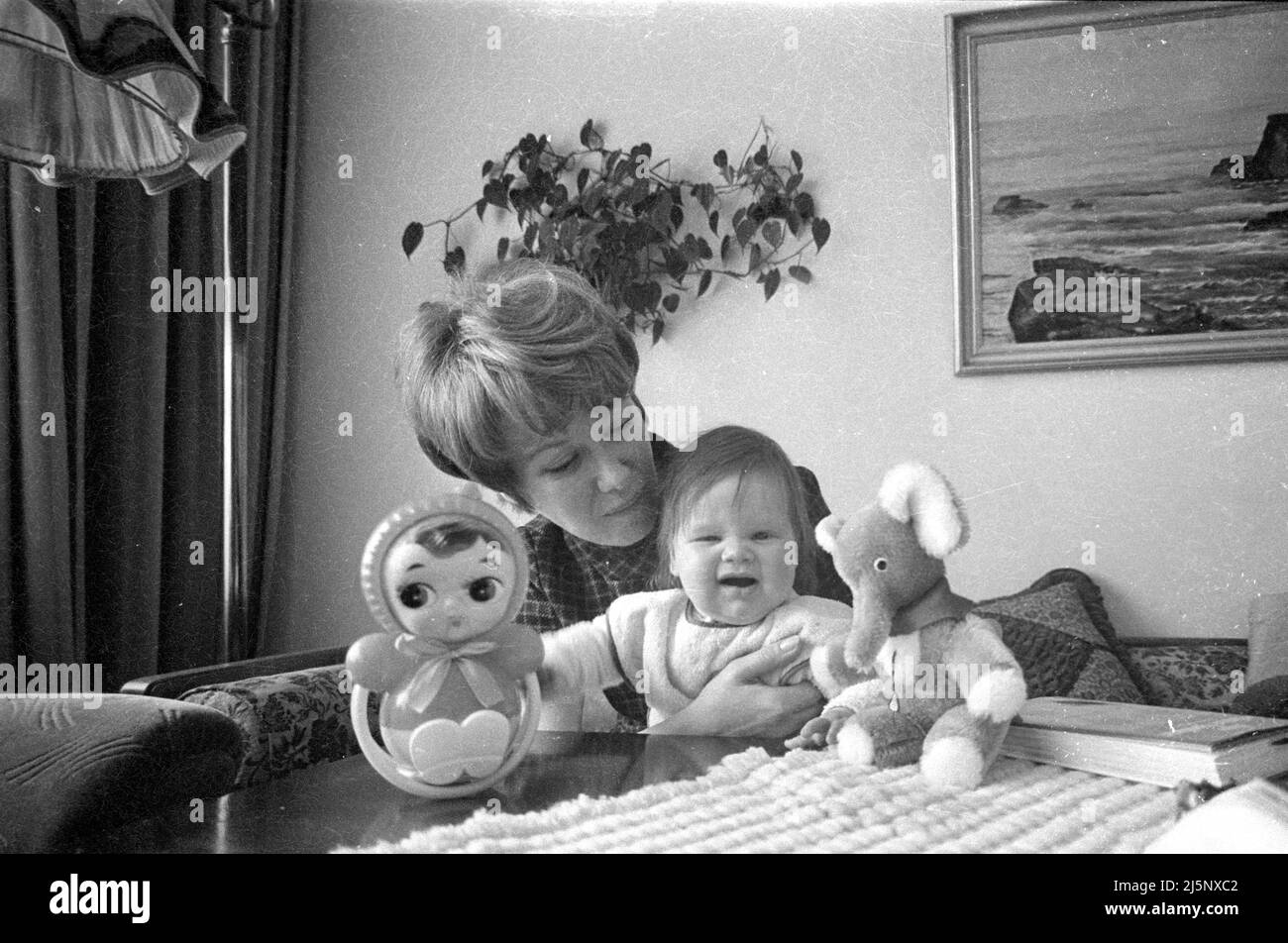 The actress Maria Sebaldt with her daughter. [automated translation ...