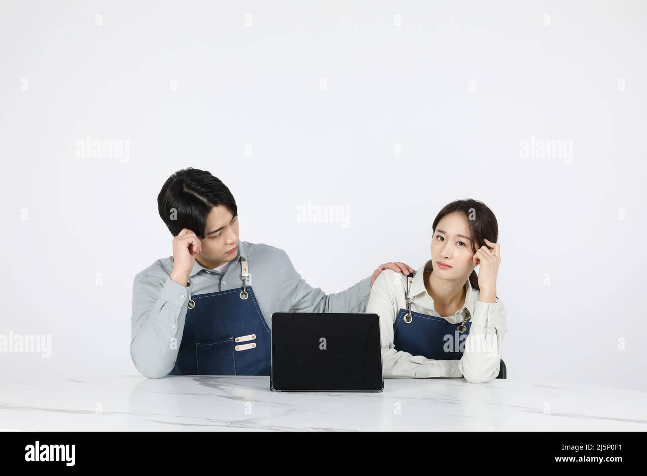 Person consoling asia hi-res stock photography and images - Alamy