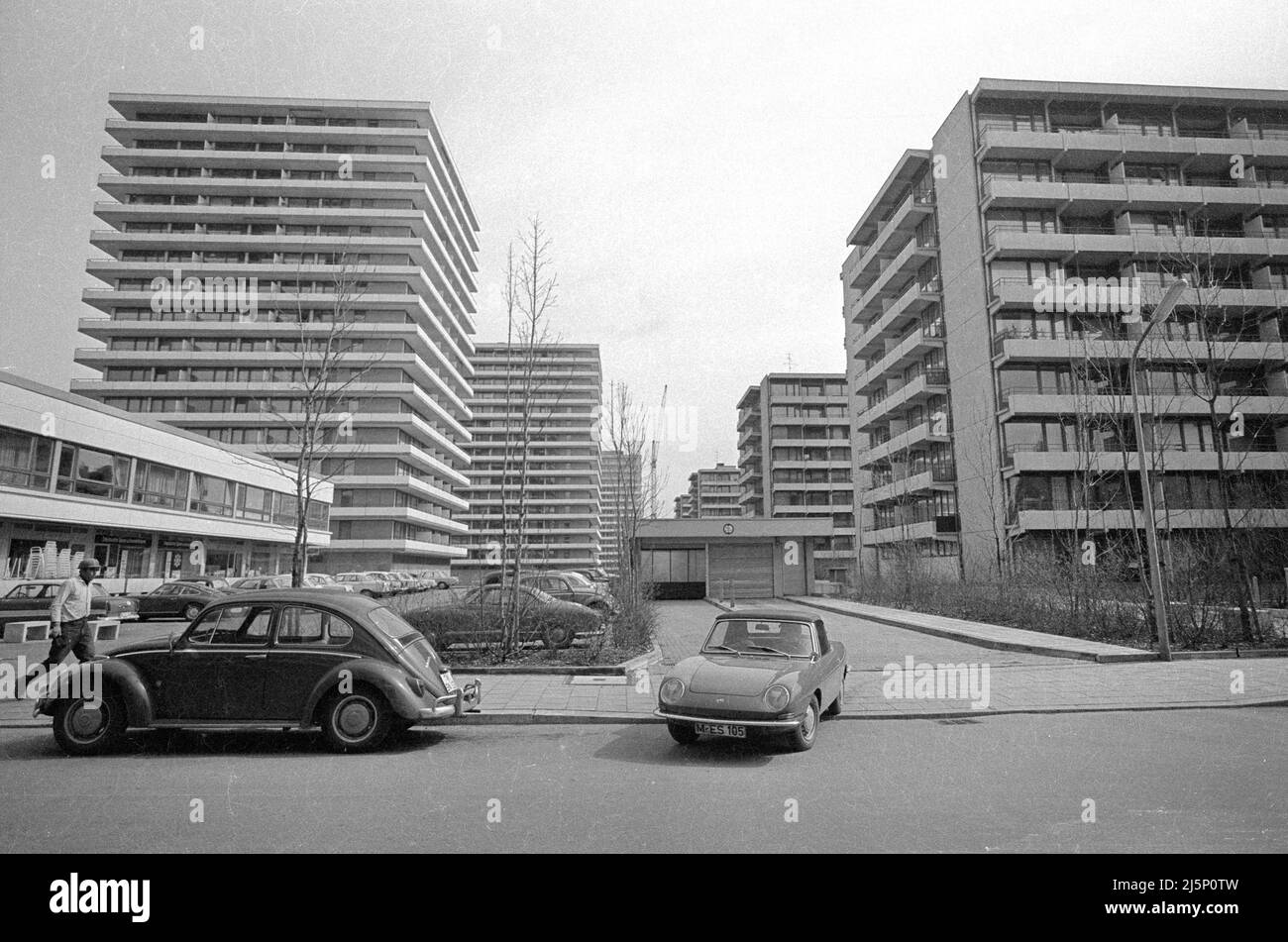 Construction of modern apartments in Munich. [automated translation ...