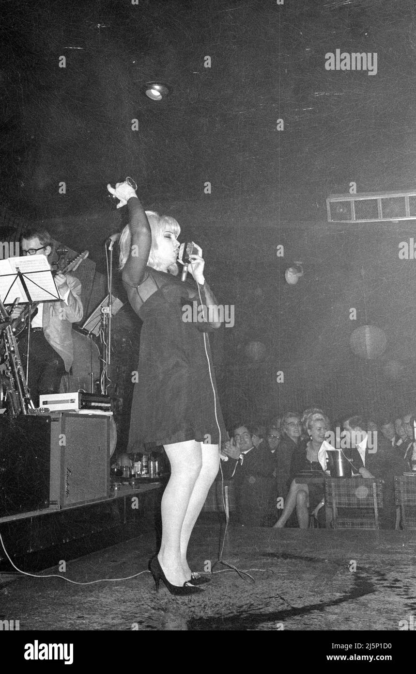 Maria Brockerhoff at a performance in Berlin. [automated translation ...