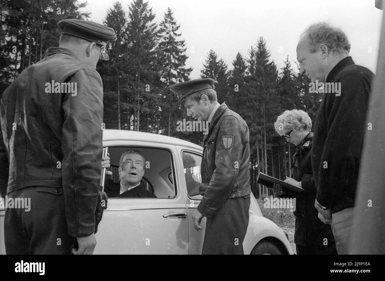 Heinz Rühmann during the shooting of the film "Die Ente klingelt um ...