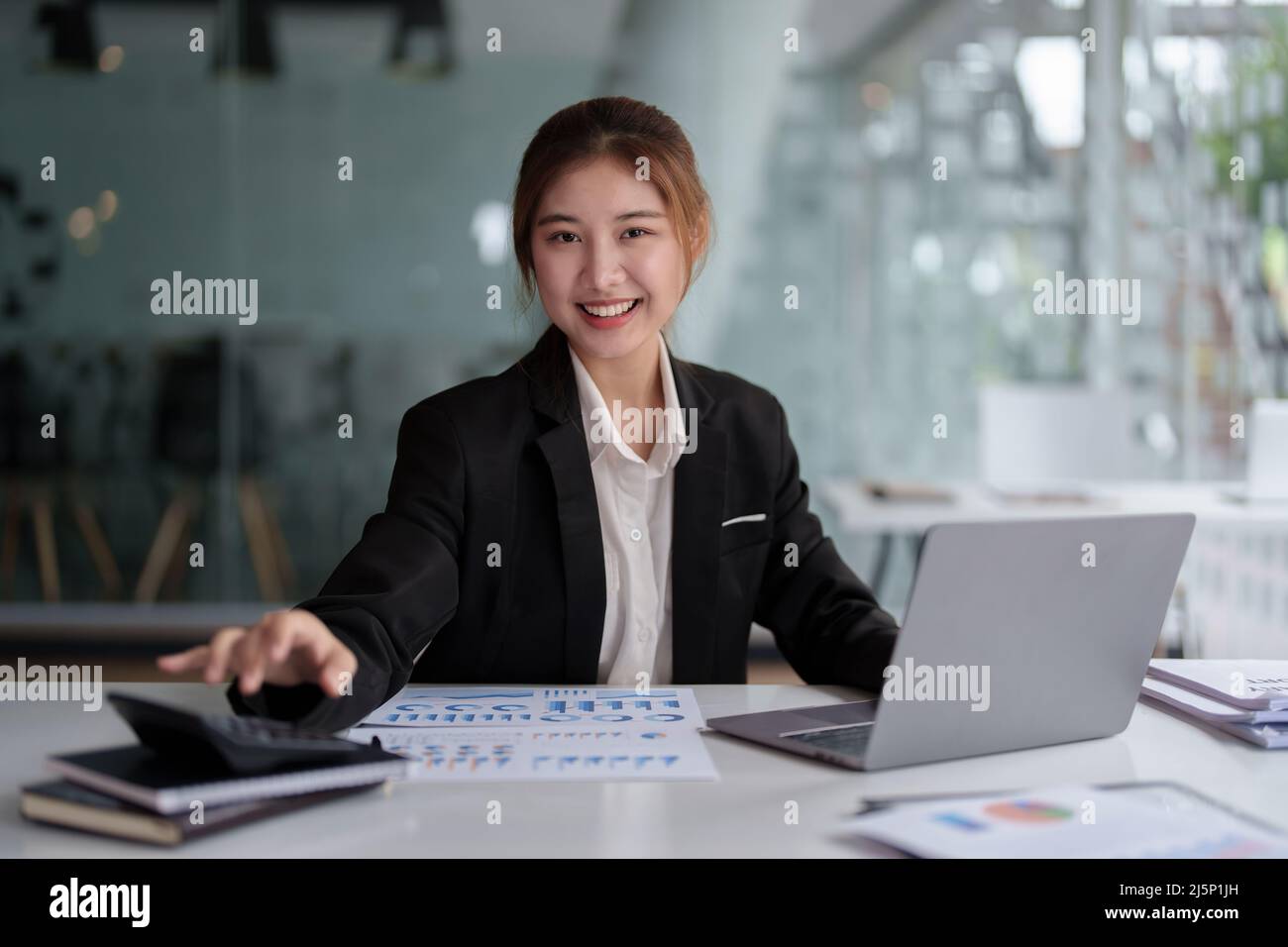 Accountant portrait hi-res stock photography and images - Alamy