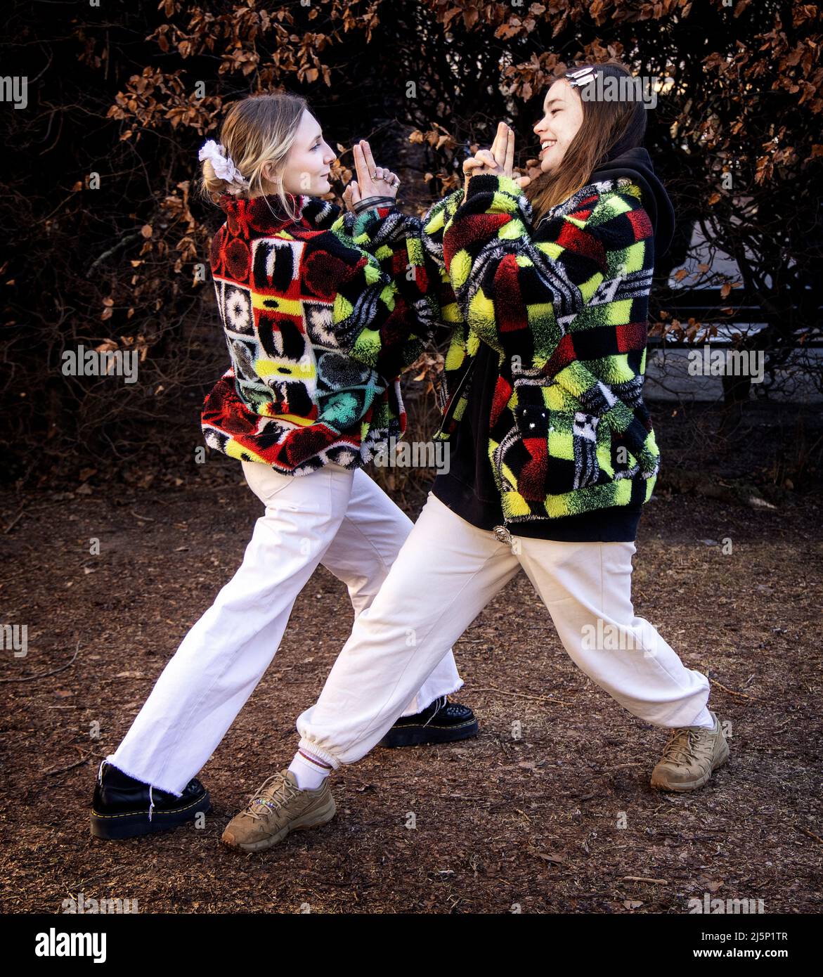 Rhian Teasdale and Hester Chambers from British duo Wet Leg ...