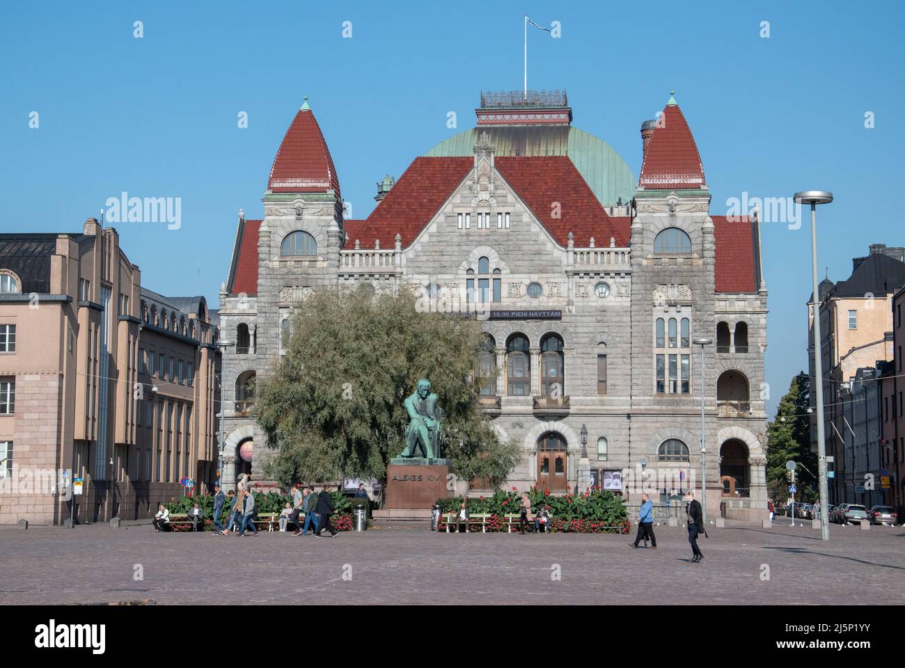 Rautatientori (Railway Square) and the Finnish National Theatre in ...