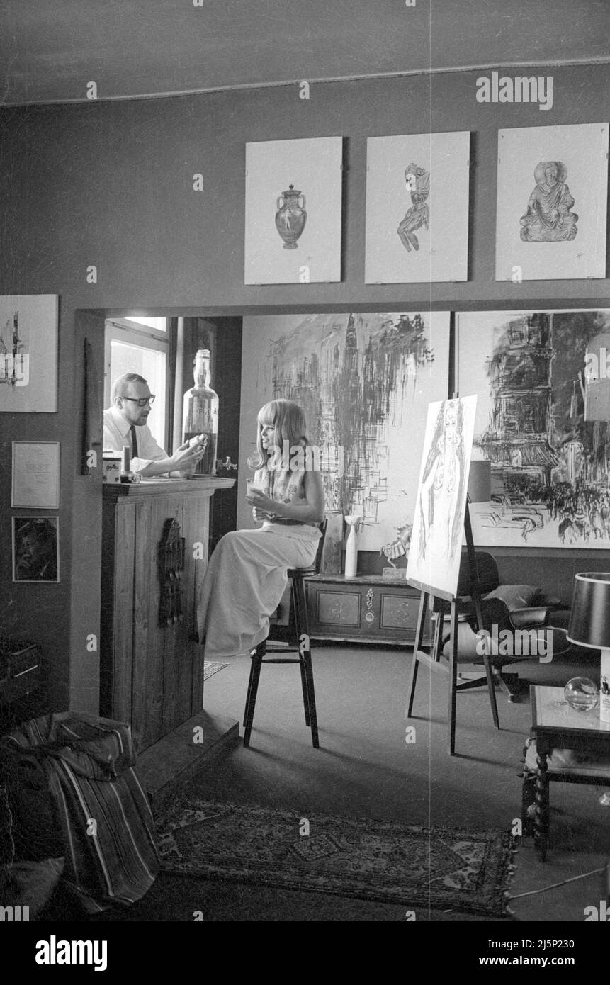 Maria Brockerhoff, actress and singer, with a celebrity painter in ...