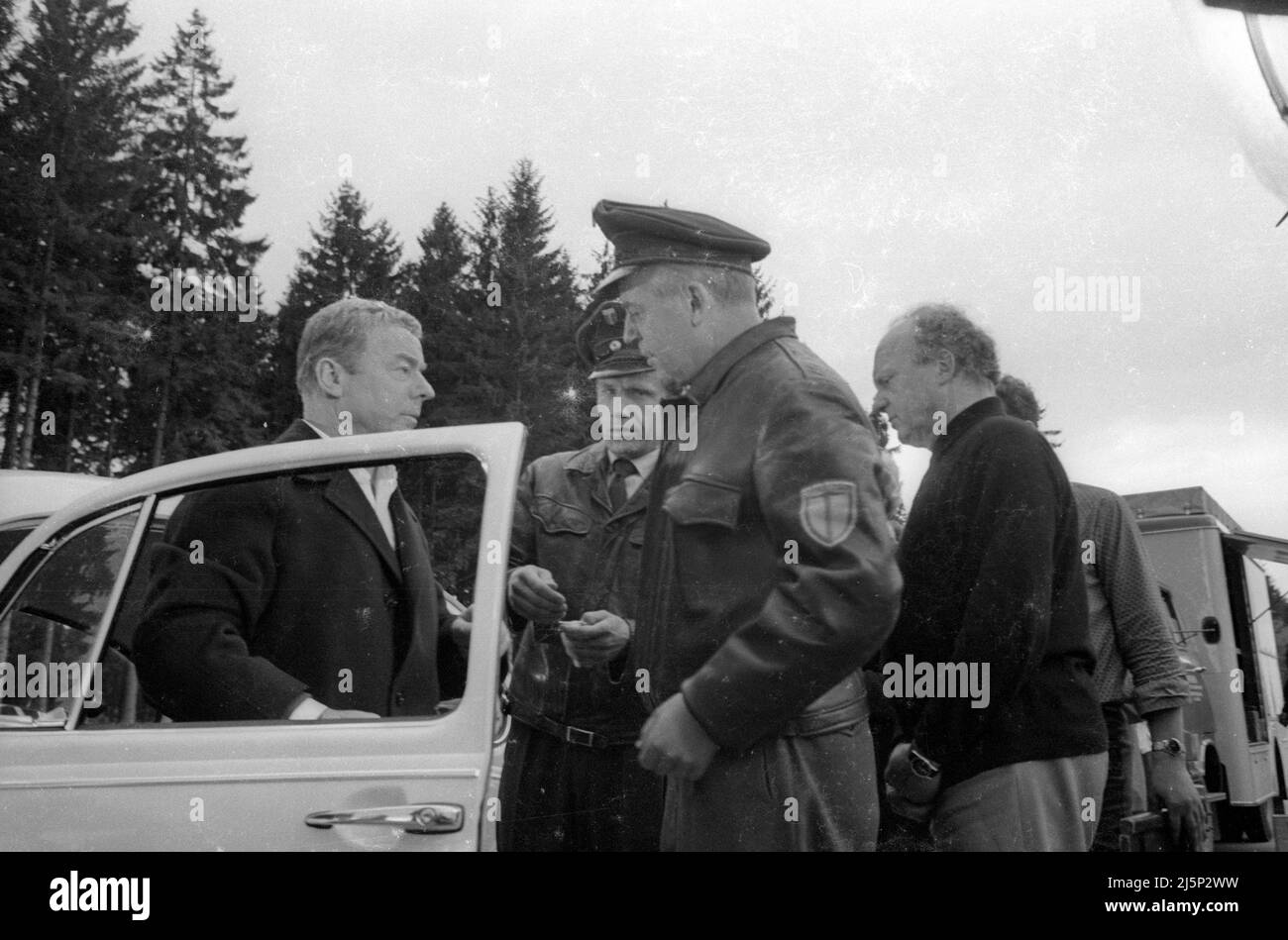 Heinz Rühmann during the shooting of the film "Die Ente klingelt um ...